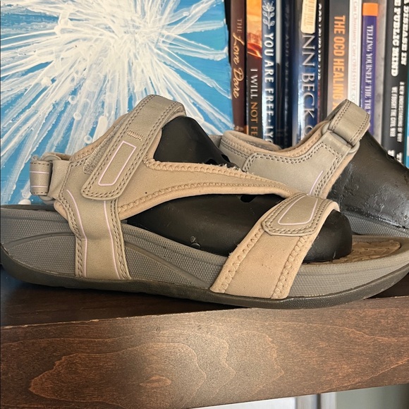 BareTraps | Shoes | Bare Traps Donnatella Comfy Sandals | Poshmark